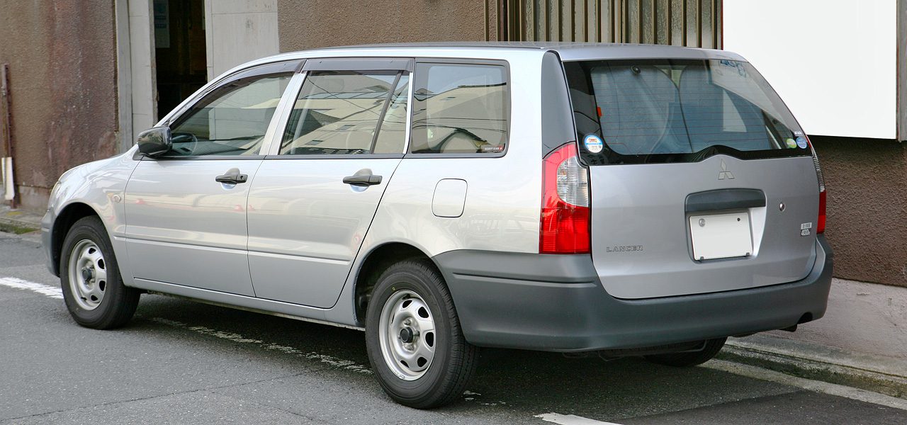 Mitsubishi Lancer Cargo 1.6 (88 cv) gasolina, MT, tracción trasera ...